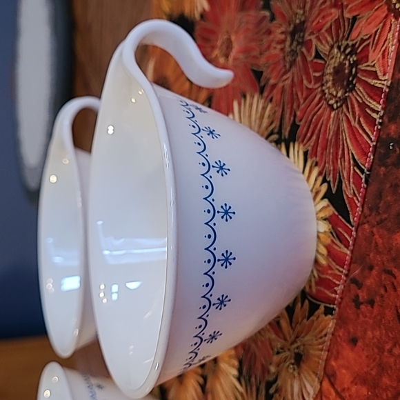 Corelle | Dining | Vintage Corelle Blue Snowflake Hooked Handle Cups ...